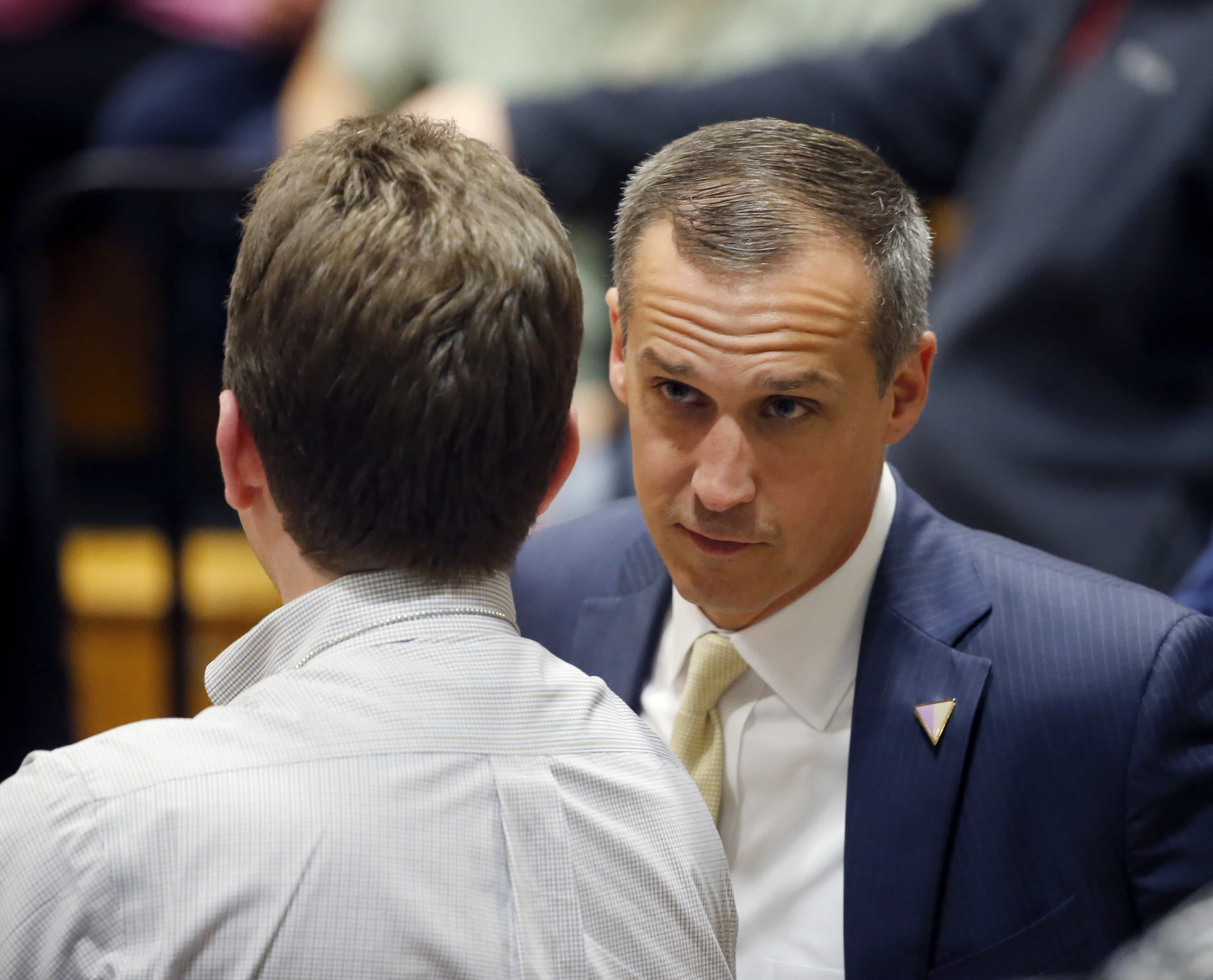 Embattled Donald Trump campaign manager leaves campaign | 95.3 MNC