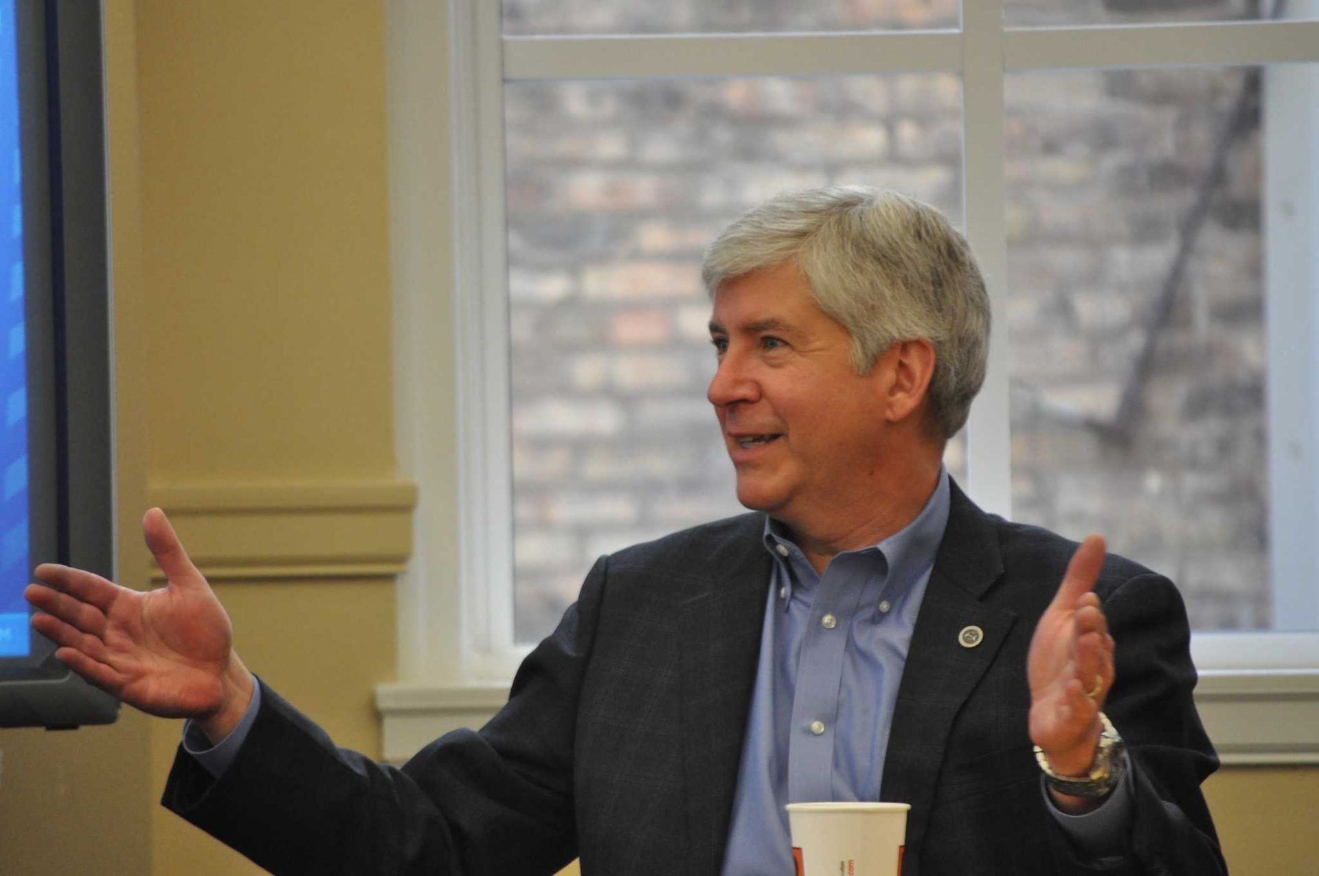 Ex-Michigan GOP Governor endorses Biden in op-ed - 95.3 MNC