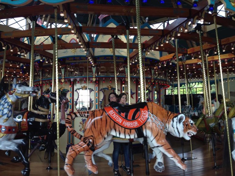 Silver Beach Carousel to reopen for passengers on Saturday - 95.3 MNC
