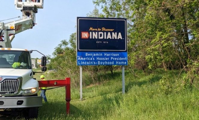 Indiana's new "welcome" signs being installed - 95.3 MNC