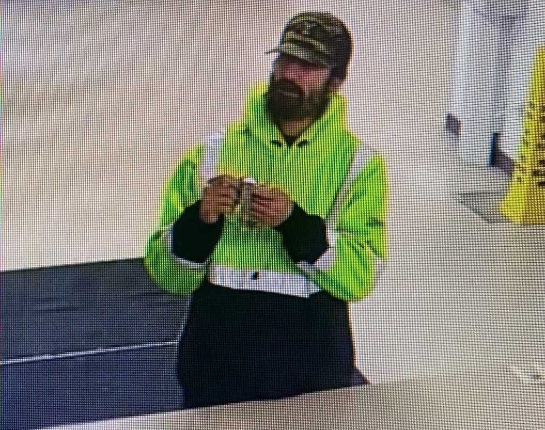 Suspect sought after robbery at 1st Source Bank on Ireland Road - 95.3 MNC