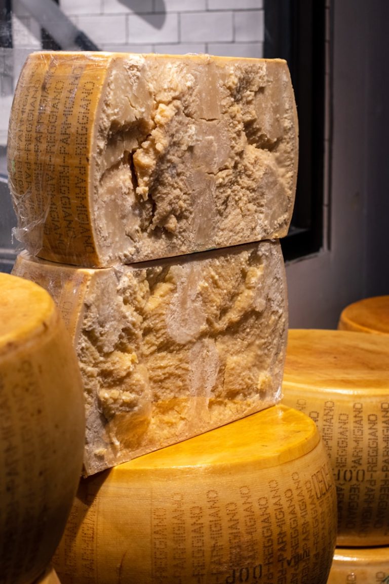 FDA updates recall on 1.5 million bags of shredded cheese - 95.3 MNC
